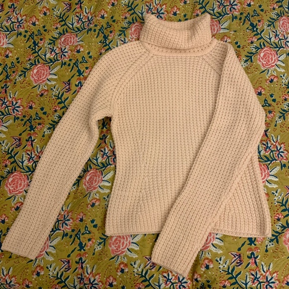 Neiman Marcus | Sweaters | Neiman Marcus Merino Wool Knit Turtleneck ...